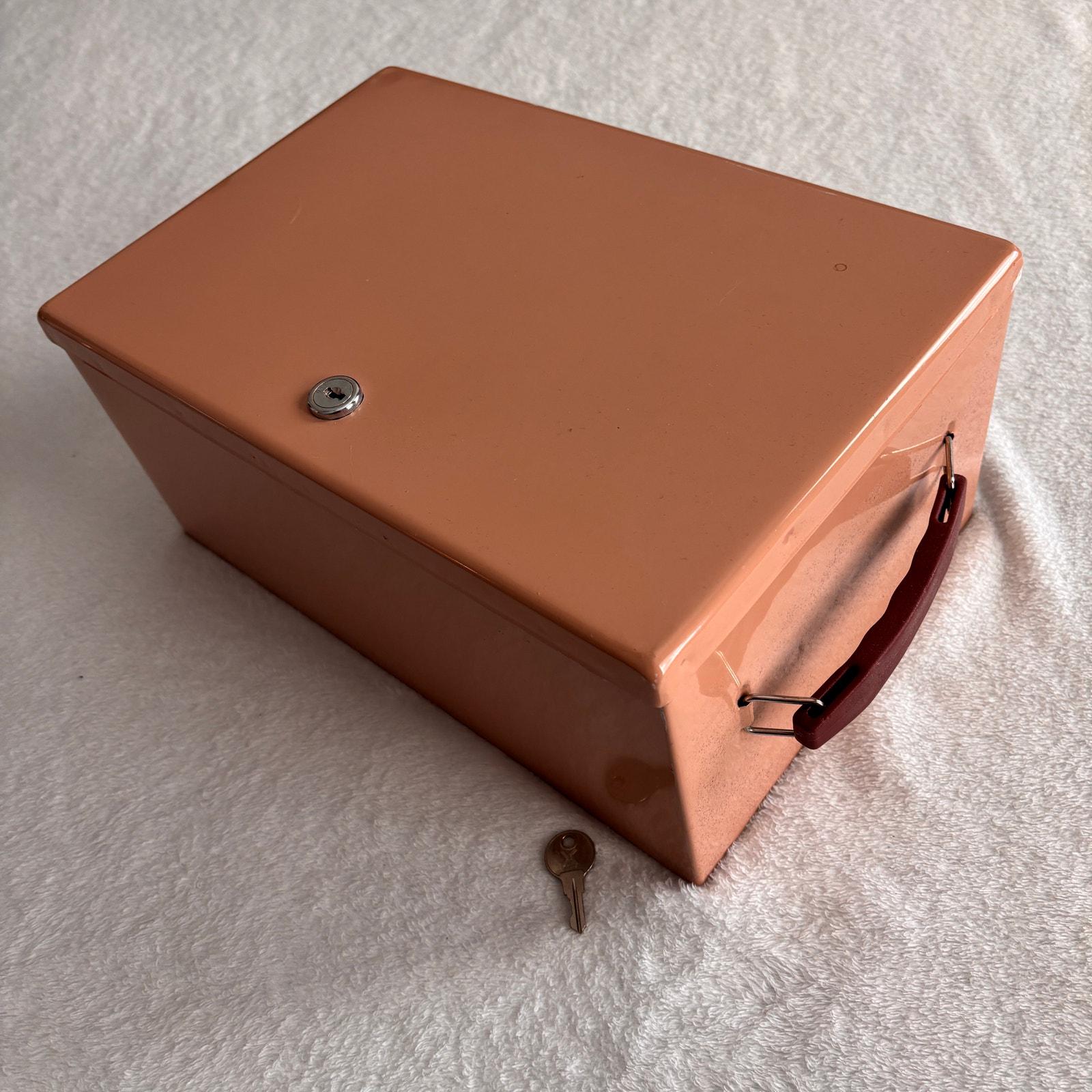 Vintage Metal Lock Box Safe W/ Handles & Key 14x9x6 Brown Tan 10.5 Lbs ...