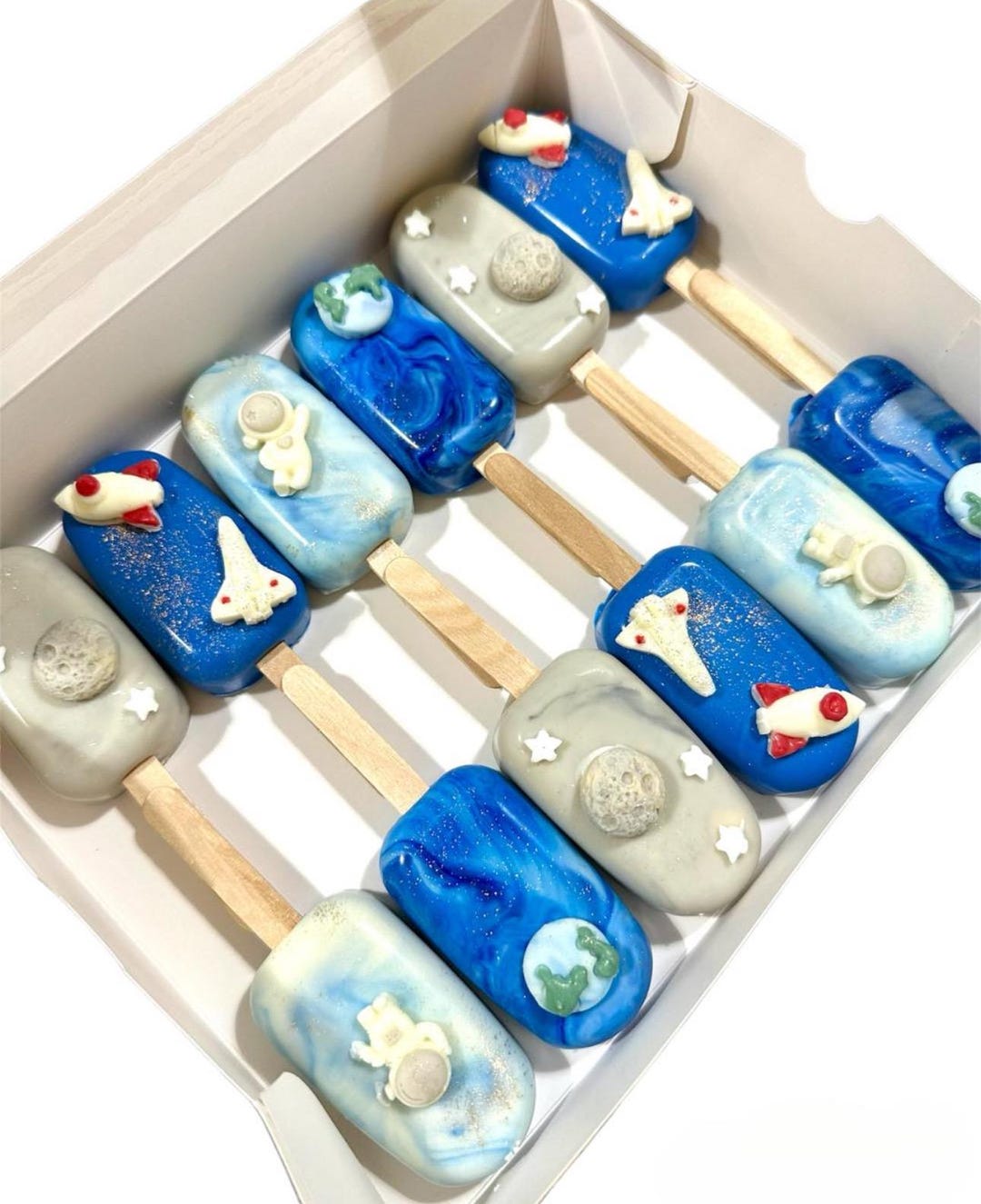 Cakesicles I Space Themed Cakesicles I Asrtronaut Cakesicles | Cake ...