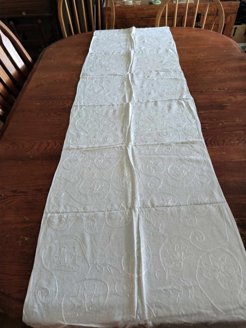 Vintage Table Runner - Etsy
