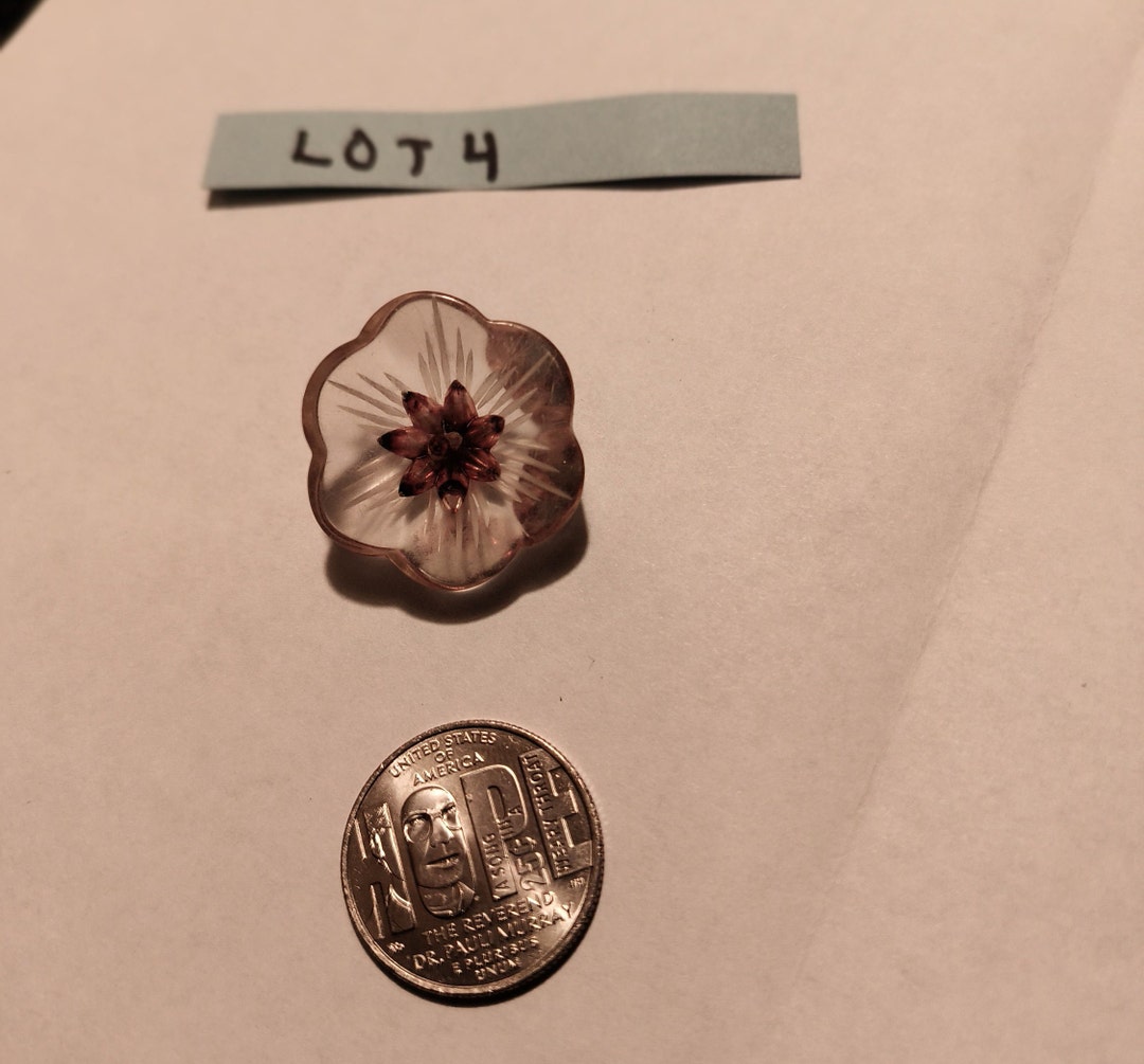 Large Vintage Flower Resign Button - Etsy