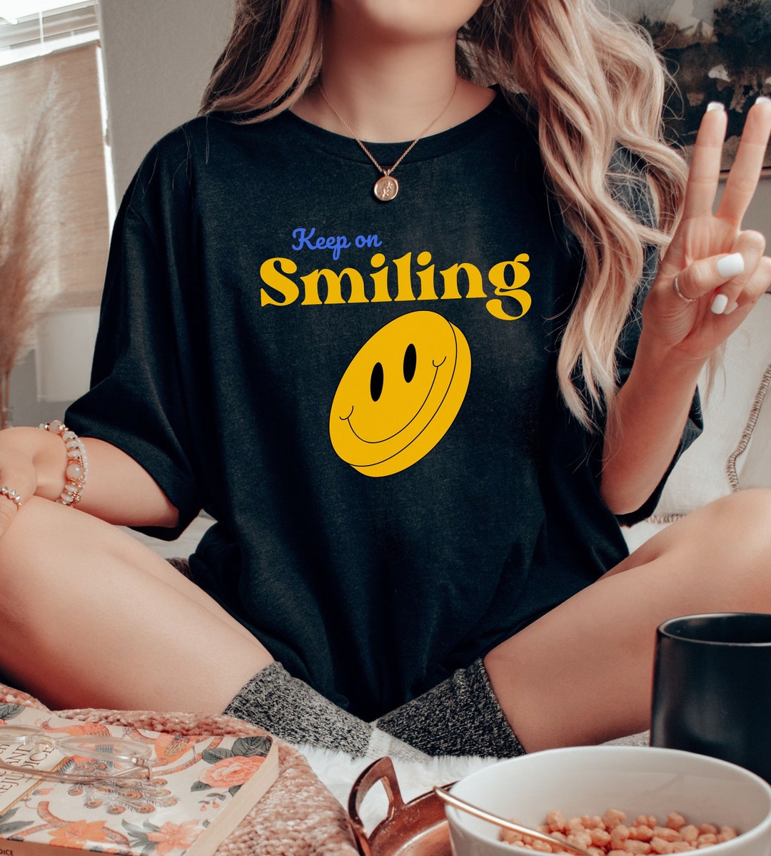 Smiley Shirt Retro Keep Smiling Shirt Estilo retro Smiley Face TShirt ...