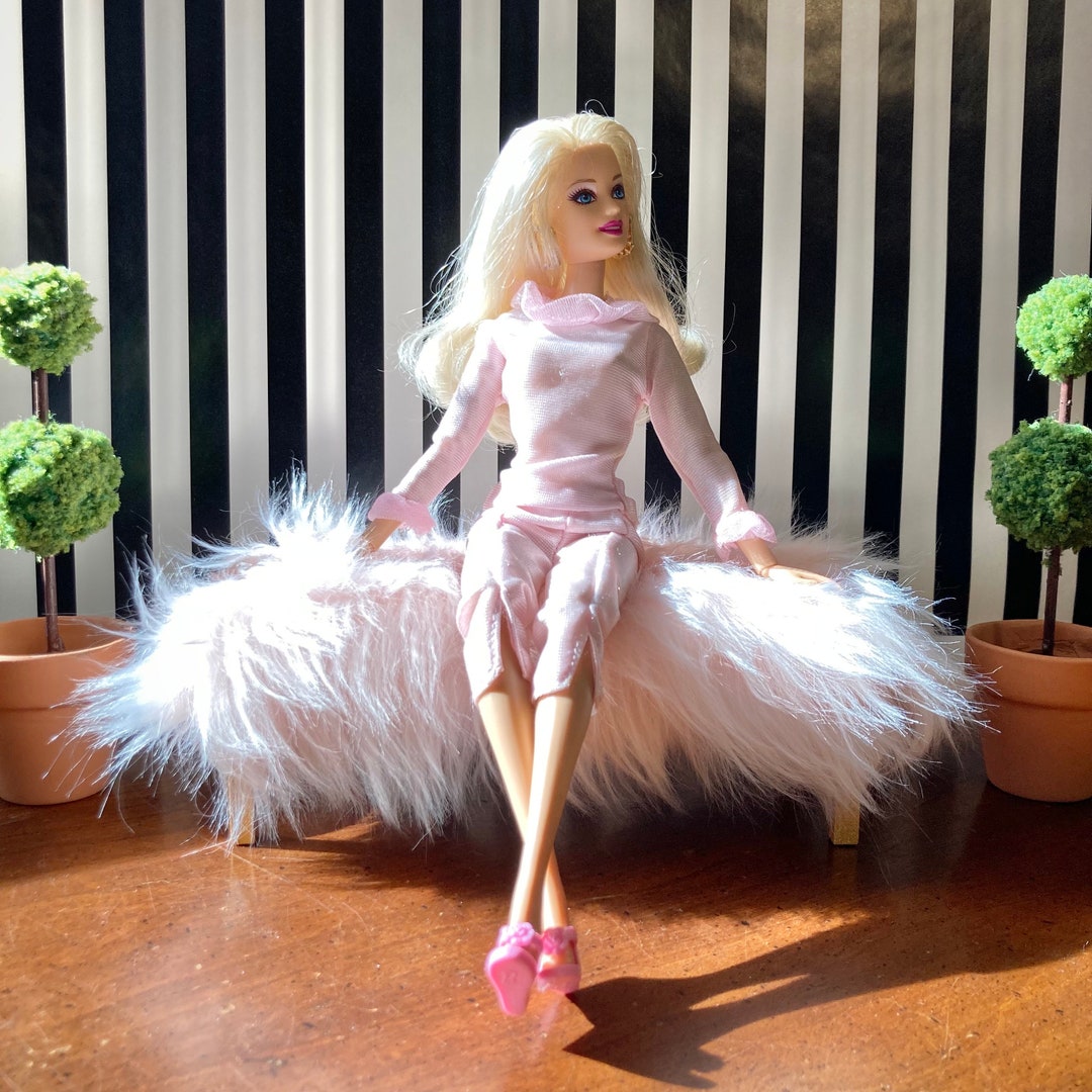 Light Pink Furry Bench in 1:6 Scale for Barbie, Ken, Blythe, and ...
