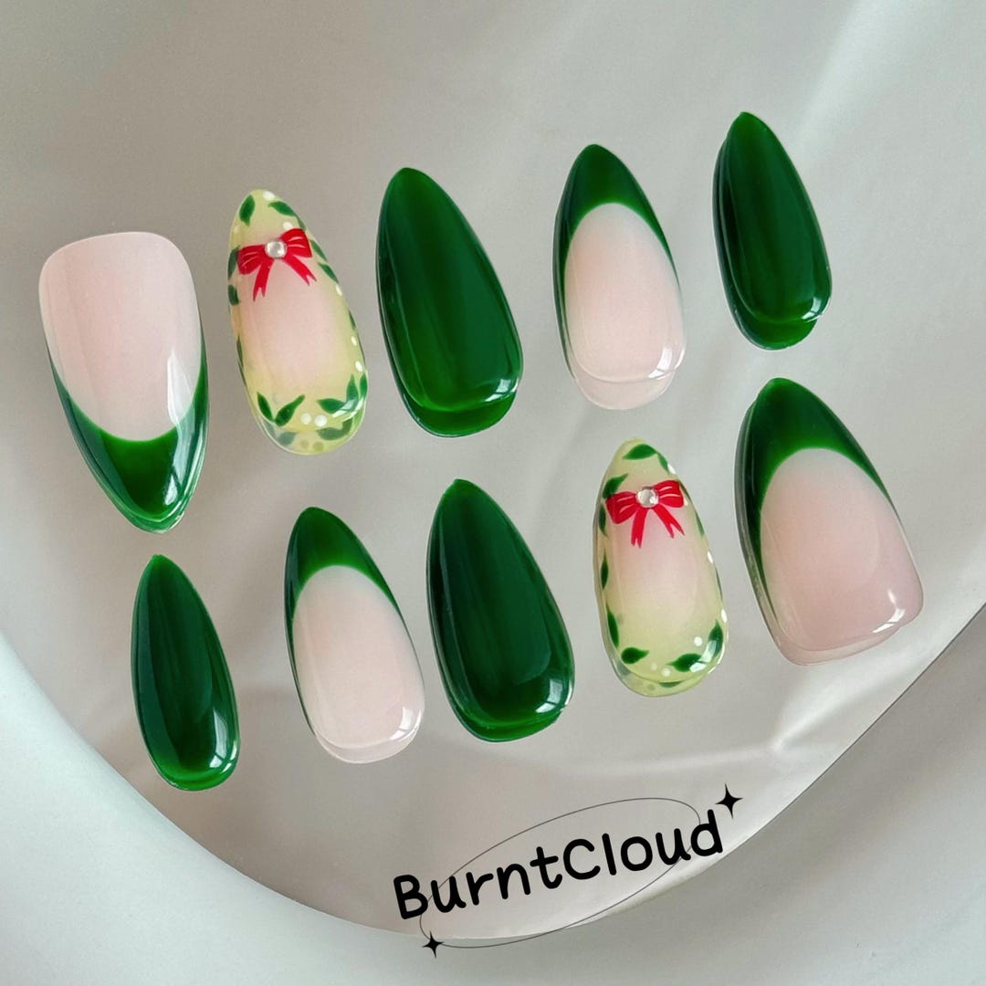 219 "the Wreath" Press-on Nails: Frenchtips, Christmas Wreath, Bows ...