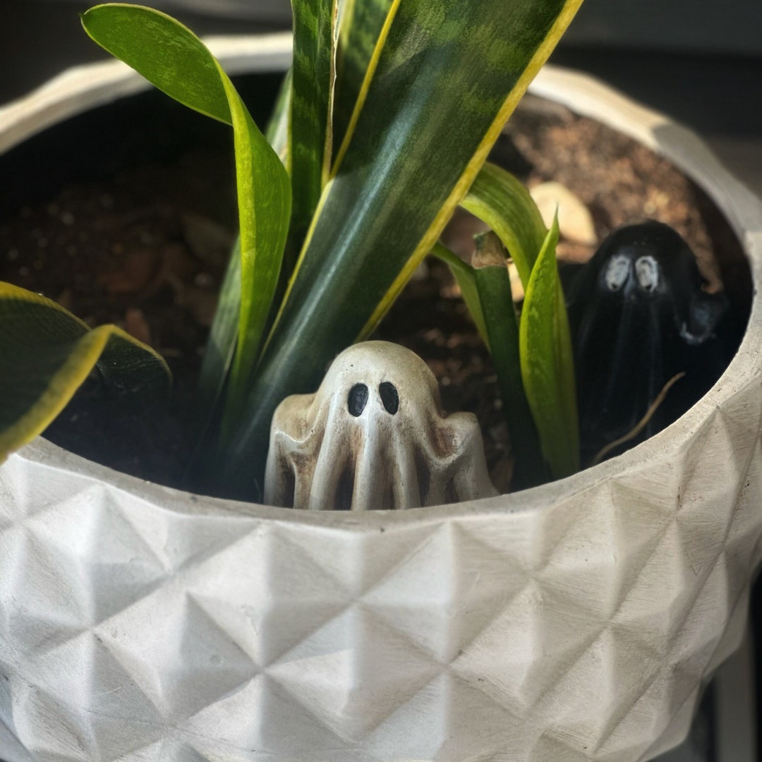 Garden Ghost Statue Planter Pot Pal Halloween Decor - Etsy