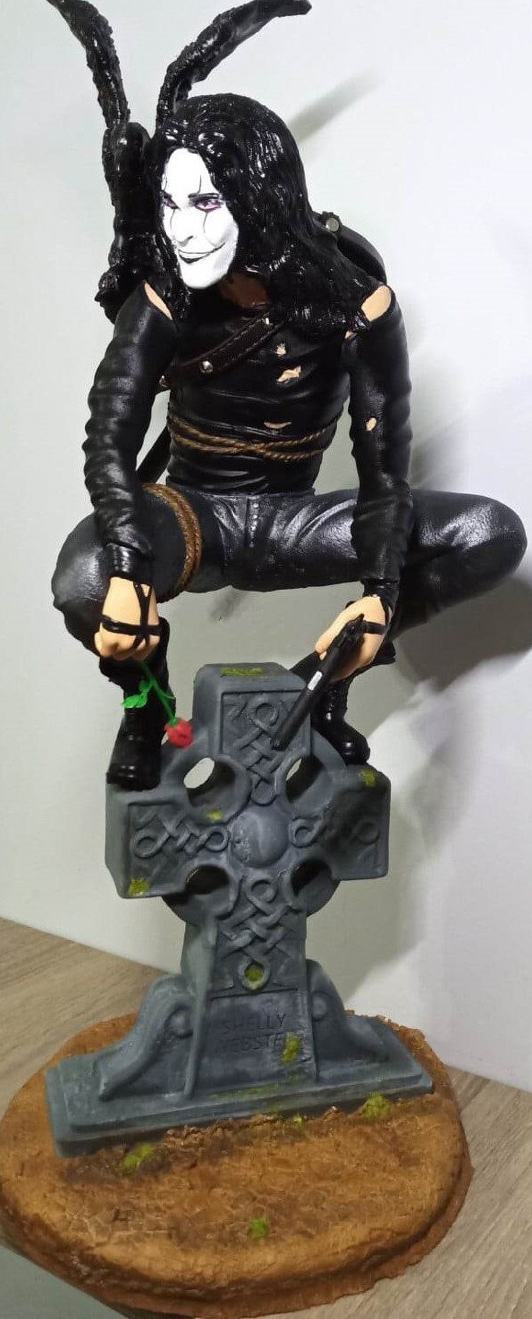 THE CROW STATUE - Etsy