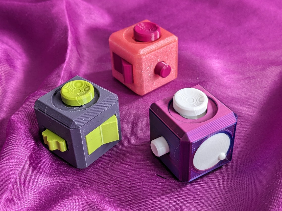 Silent Fidget Cube - 6 Functions - Button, Roller, Spinning Disc ...