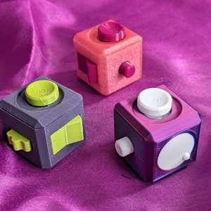 Silent Fidget Cube - 6 Functions - Button, Roller, Spinning Disc ...
