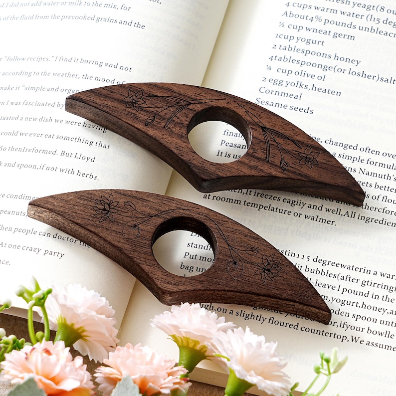 Personalized Thumb Book Page Holder, Customizable Name Bookmark, Thumb ...
