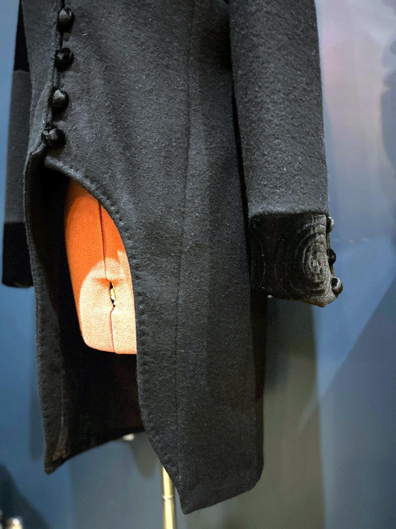 Cutaway Wool and Silk Velvet Embroidered Tail Coat Unisex Size 12 ...