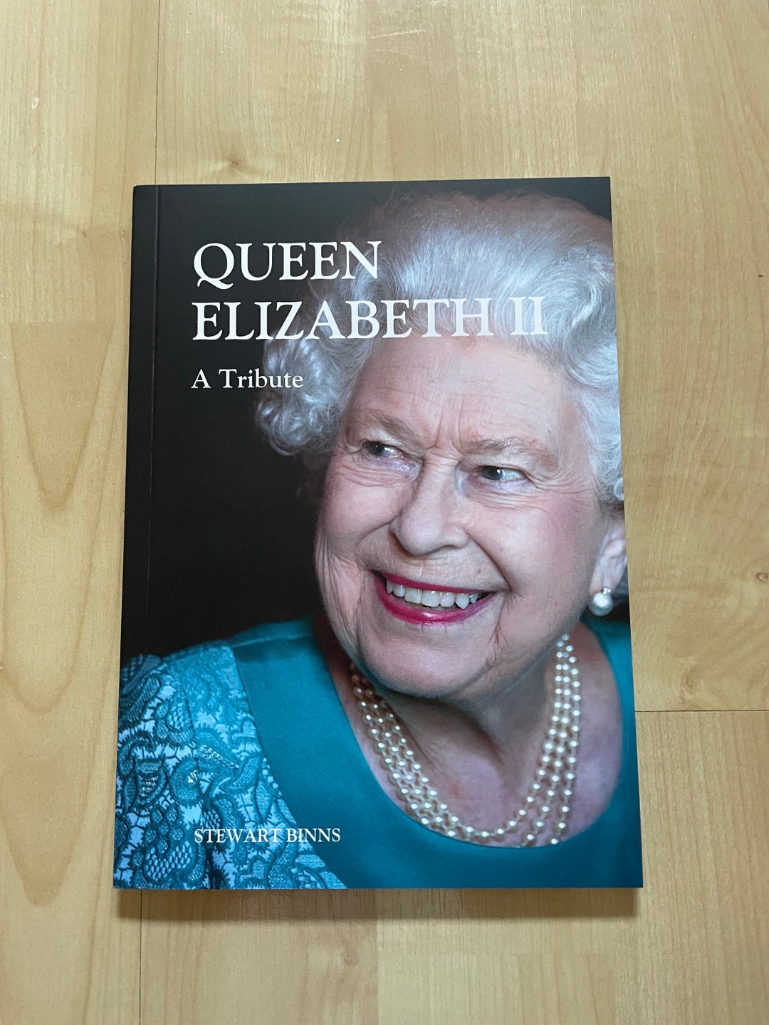 Stewart Binns Queen Elizabeth II A Tribute 2023 Book. - Etsy