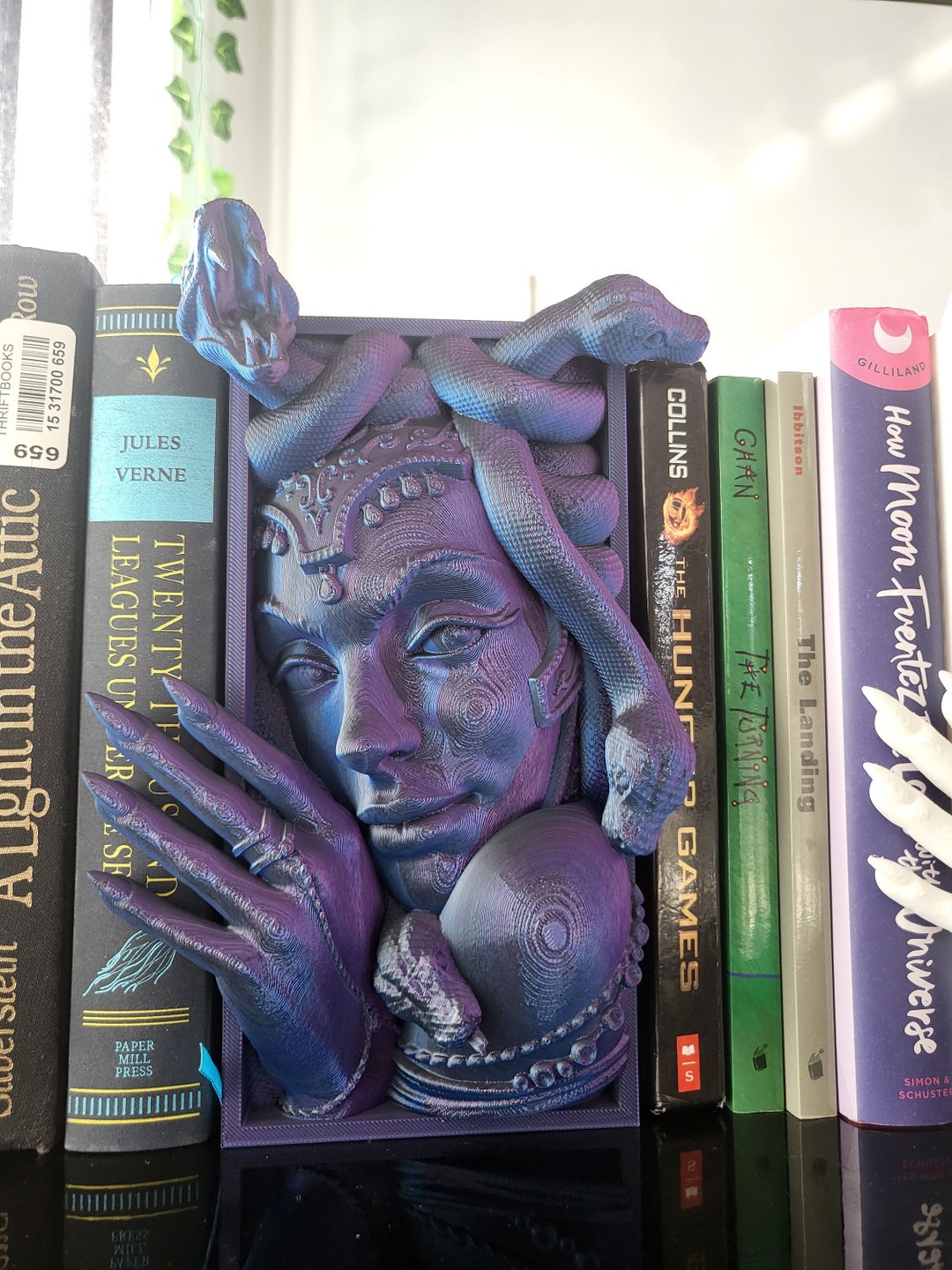 Medusa Peeking Book Nook - Fantasy Book Shelf Decor - Book Lovers Gift ...