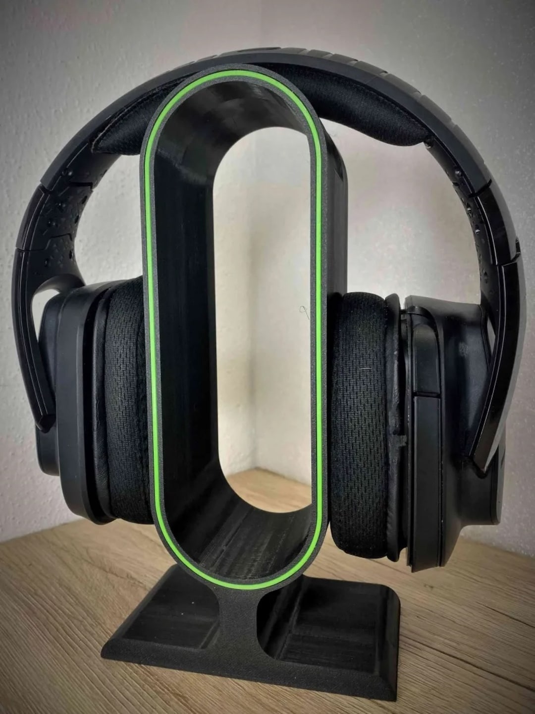 Cyber Modern Headset & Headphone Stand - 3D Printed - Gaming Decor ...