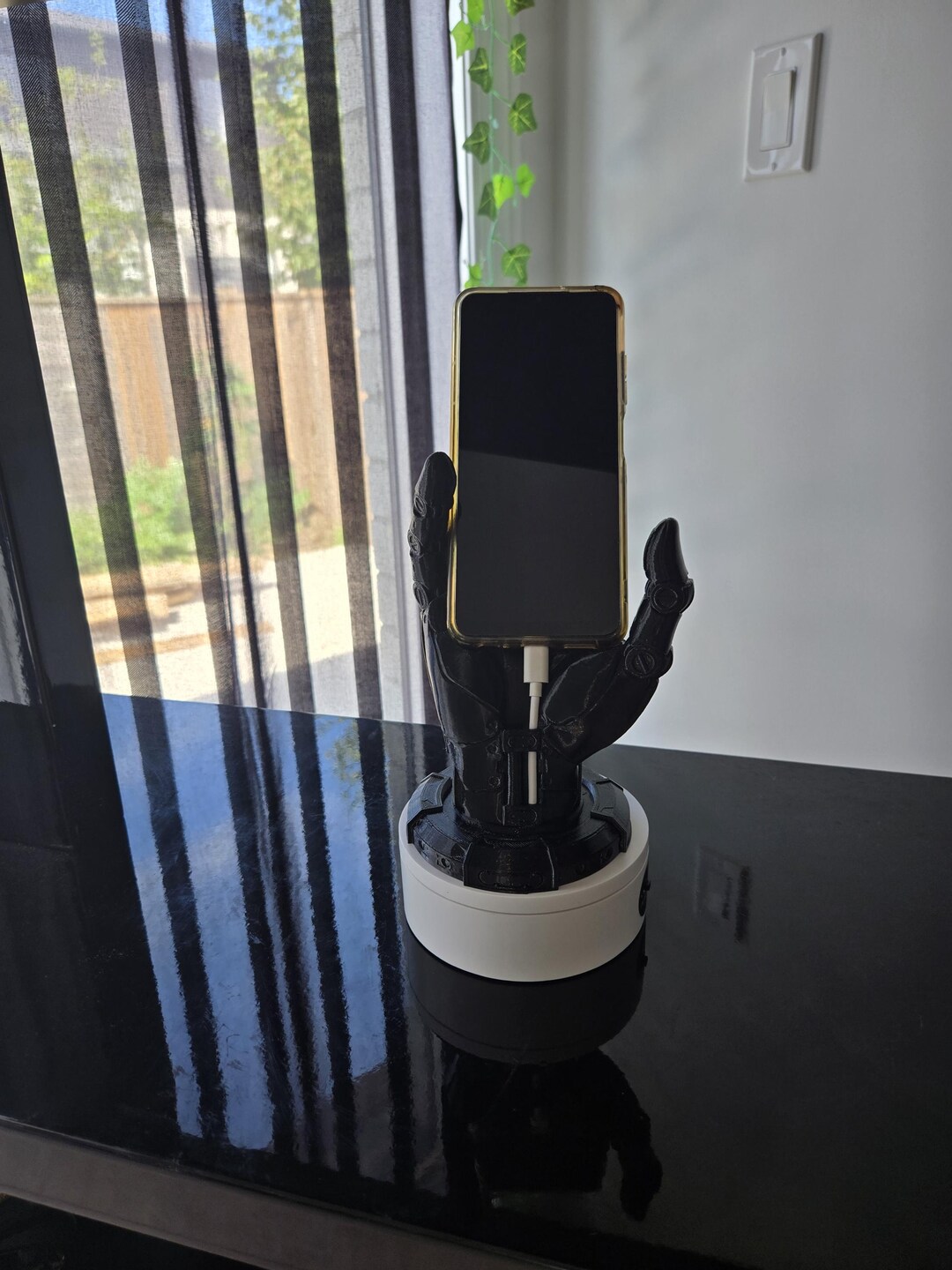 Robotic Hand Phone Holder Stand With Charging Cord Slot - Video Game ...