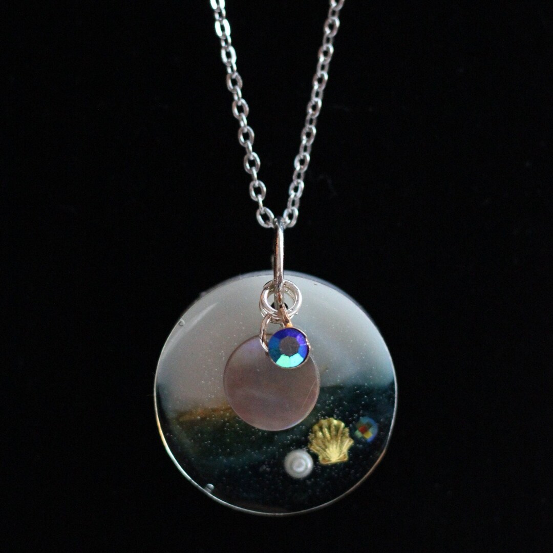 Circle 1x1 Inch Coastal Chic Shell Pendant 21 Inch Necklace - Etsy
