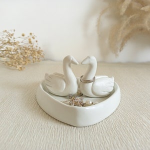 Couple Swan Ring Holder - Concrete Animal Ring Holder - Duck Jewelry ...
