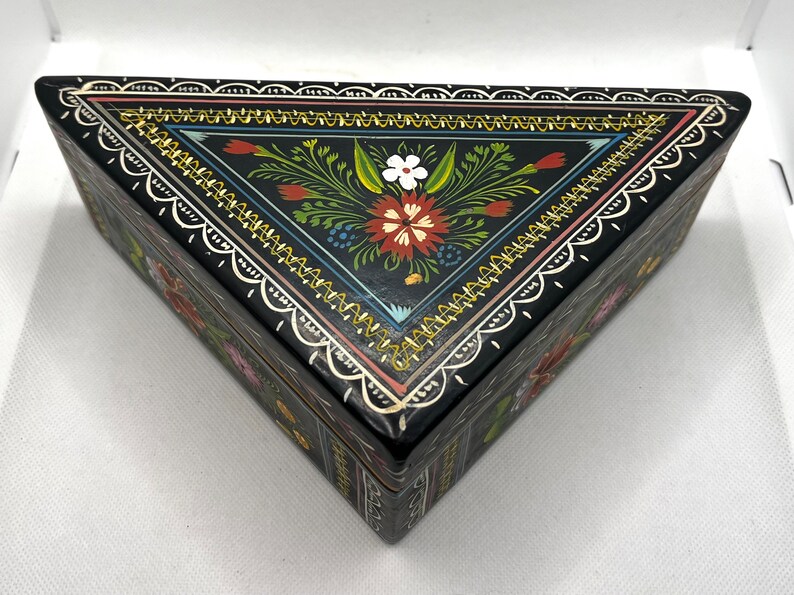 Vintage Fol Art Hand Painted Mexican Olinala Guerrero Triangular Black ...