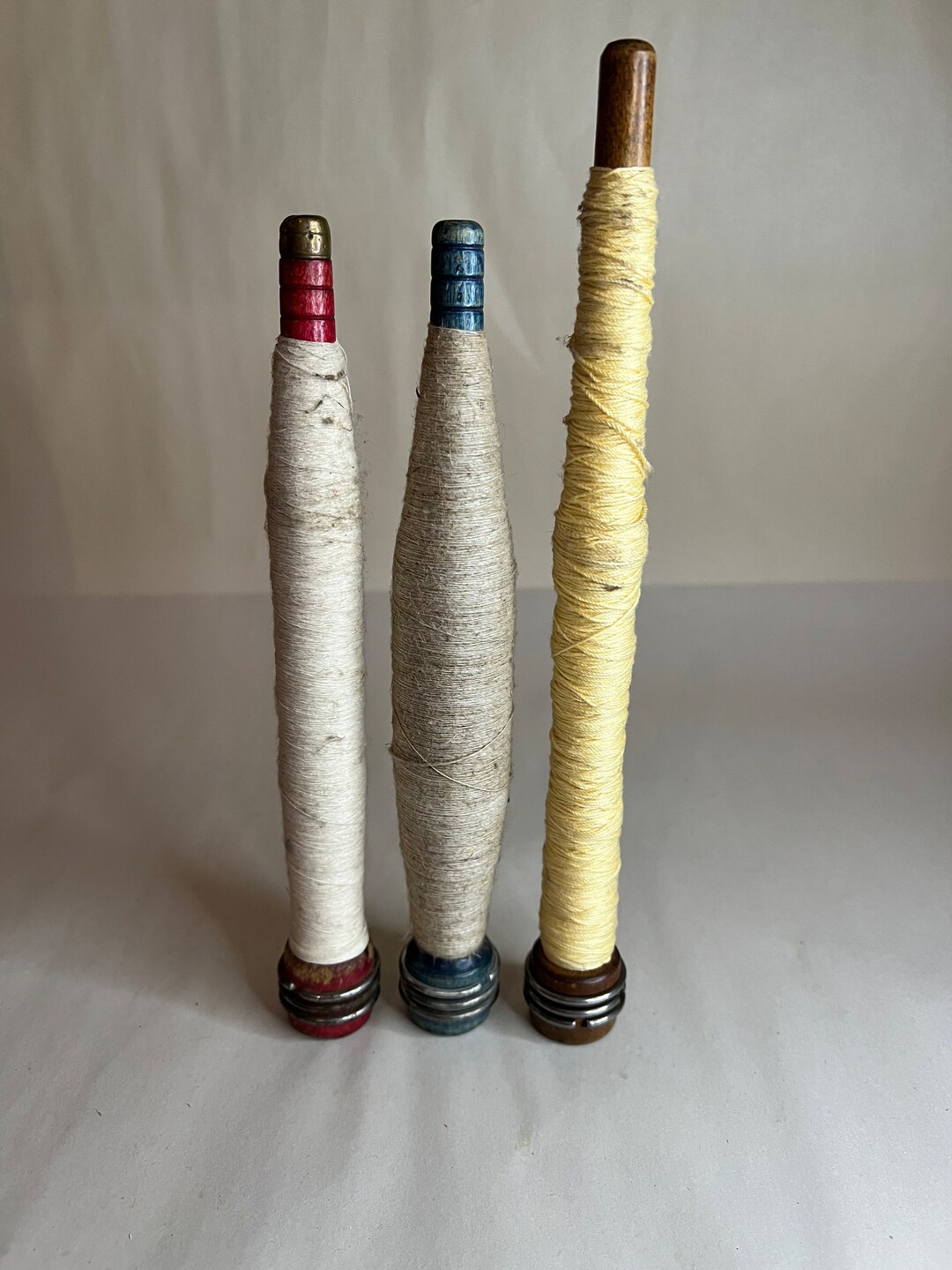 3 Vintage Wooden Spools Textile Mill Thread Bobbins Spindles W/yarn - Etsy