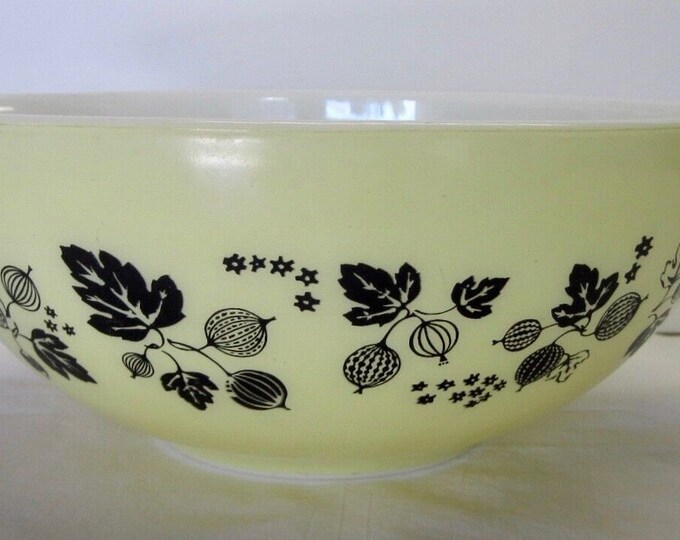 Vintage Pyrex 444 Yellow & Black Gooseberry Cinderella Mixing Bowl 4 ...