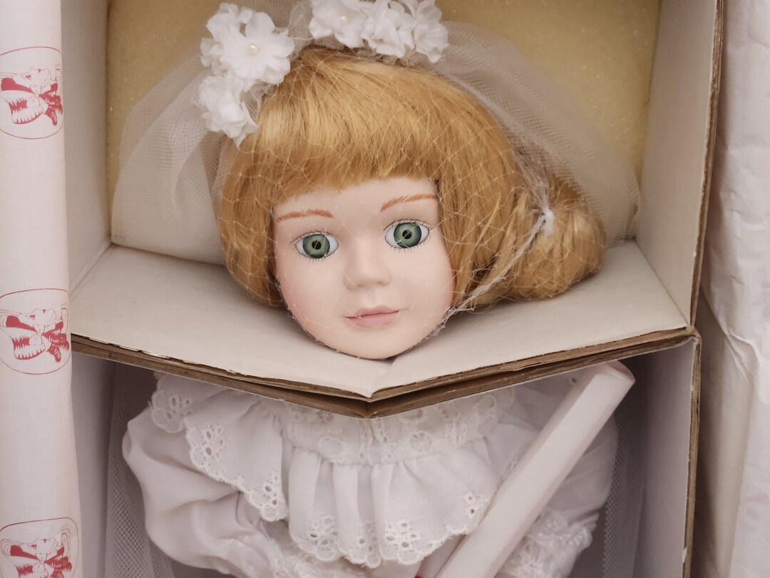 Vintage Design Debut Elizabeth the Bride Doll - Etsy