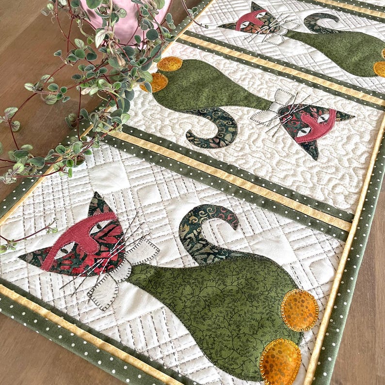 Cool Cats Applique Quilt Pattern: Scrap-friendly Table Runner (PDF) - Etsy