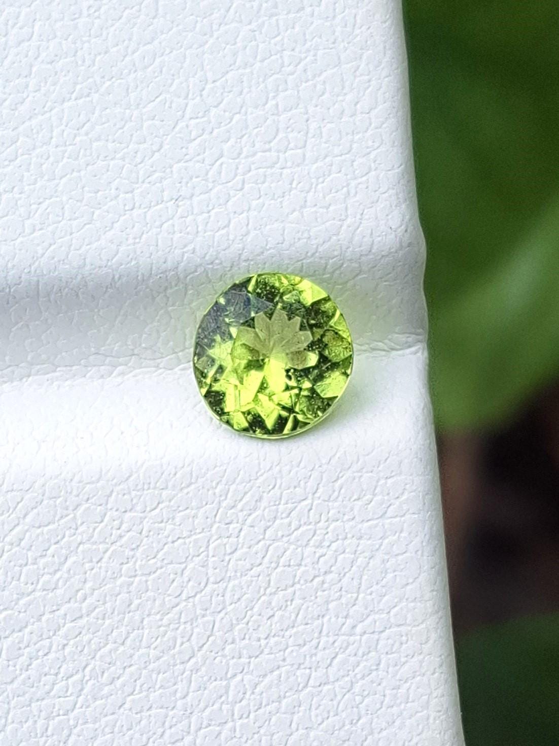Green Peridot Gemstone: 0.80 Ct Round August Birthstone, Jewelry Making ...