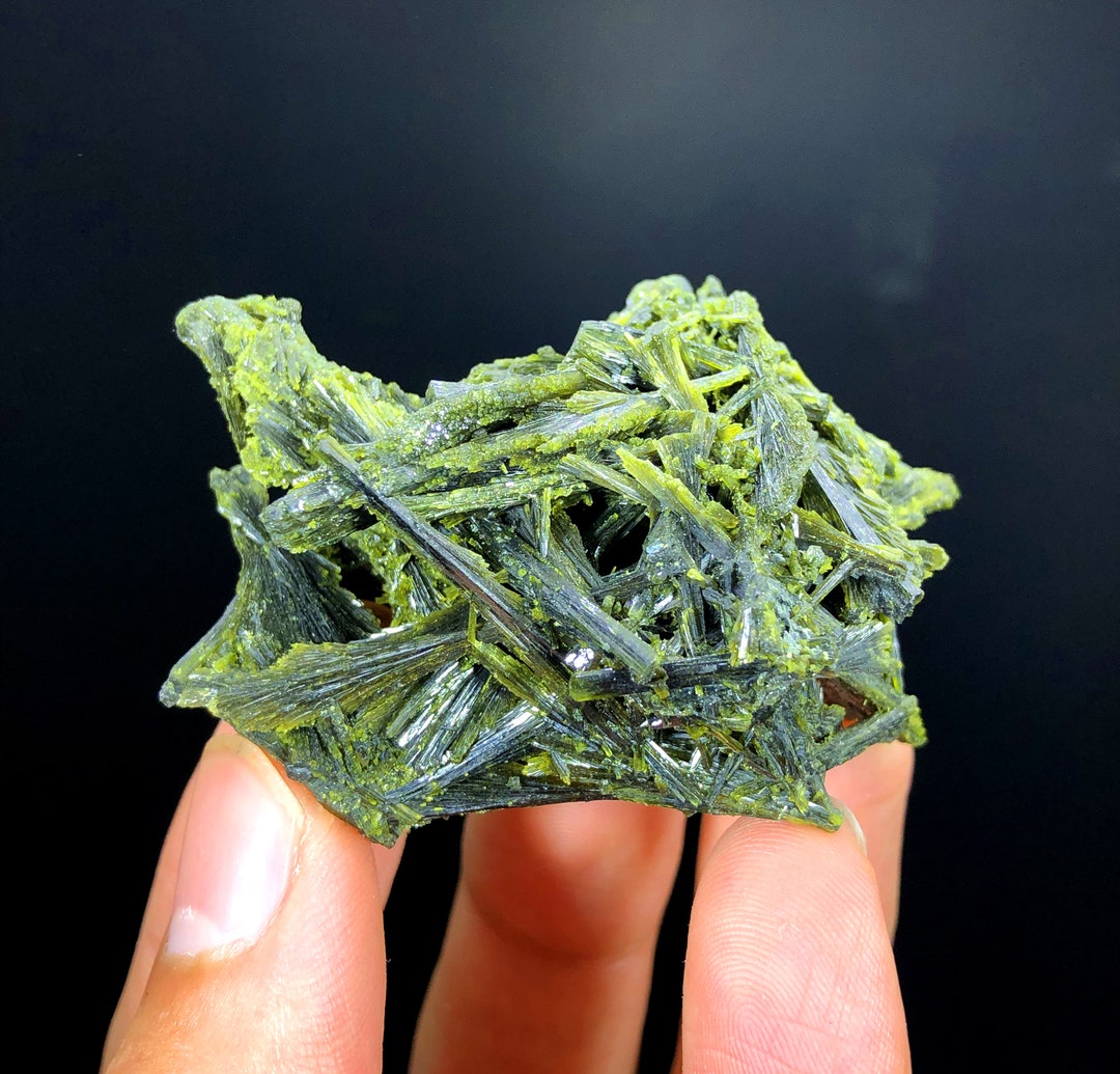 Natural Green Epidote Crystals Cluster, Mineral Specimen, Raw Epidote, Epidote Stone, Epidote ...