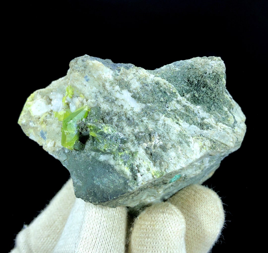 Sphene Specimen Green Sphene on Matrix Mineral Specimen Raw - Etsy