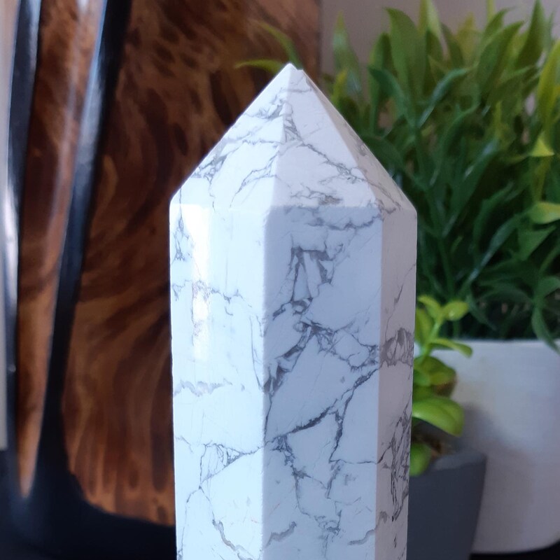Howlite Crystal - Etsy