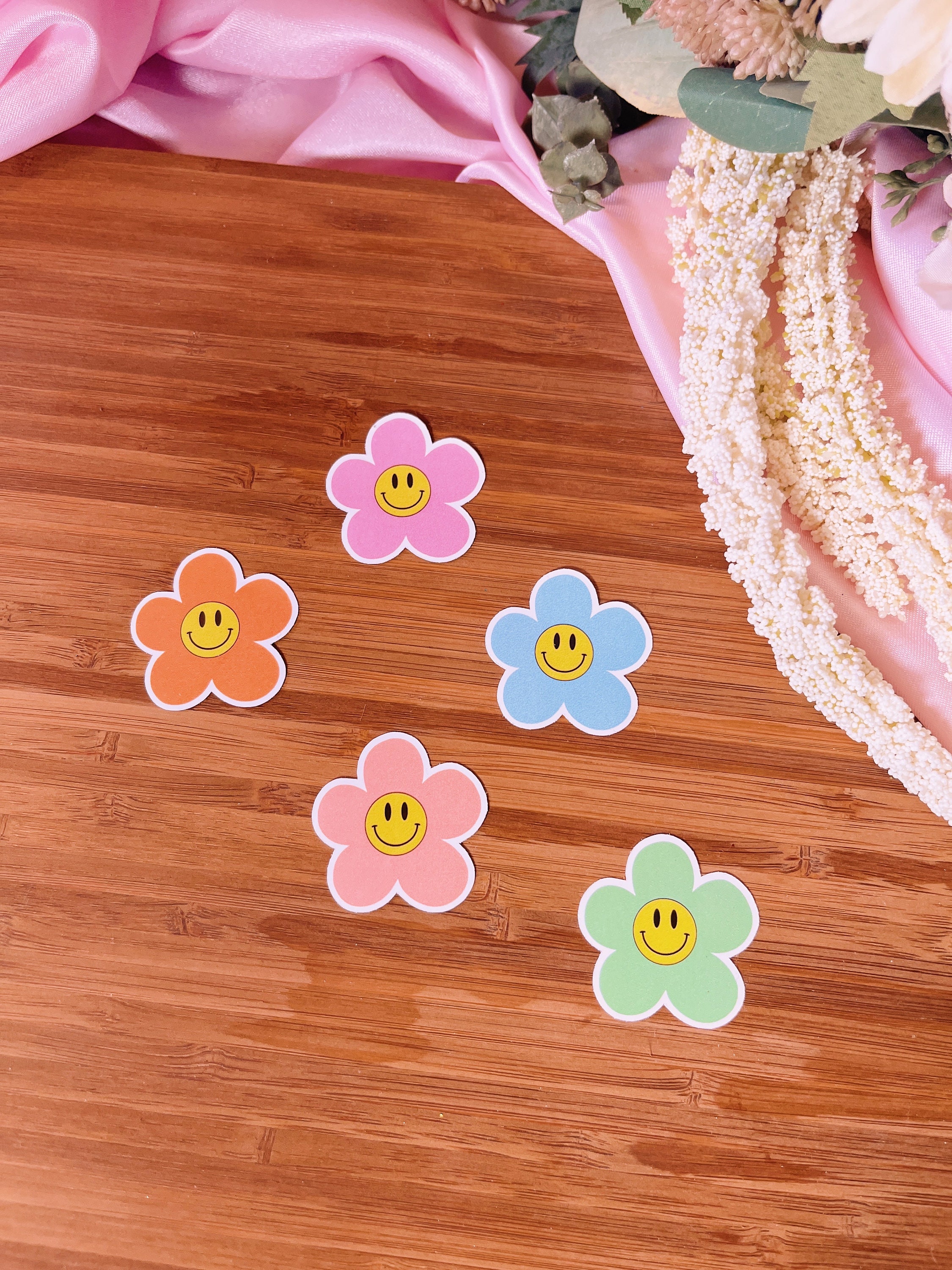Retro Groovy Smiley Face Flower - Etsy