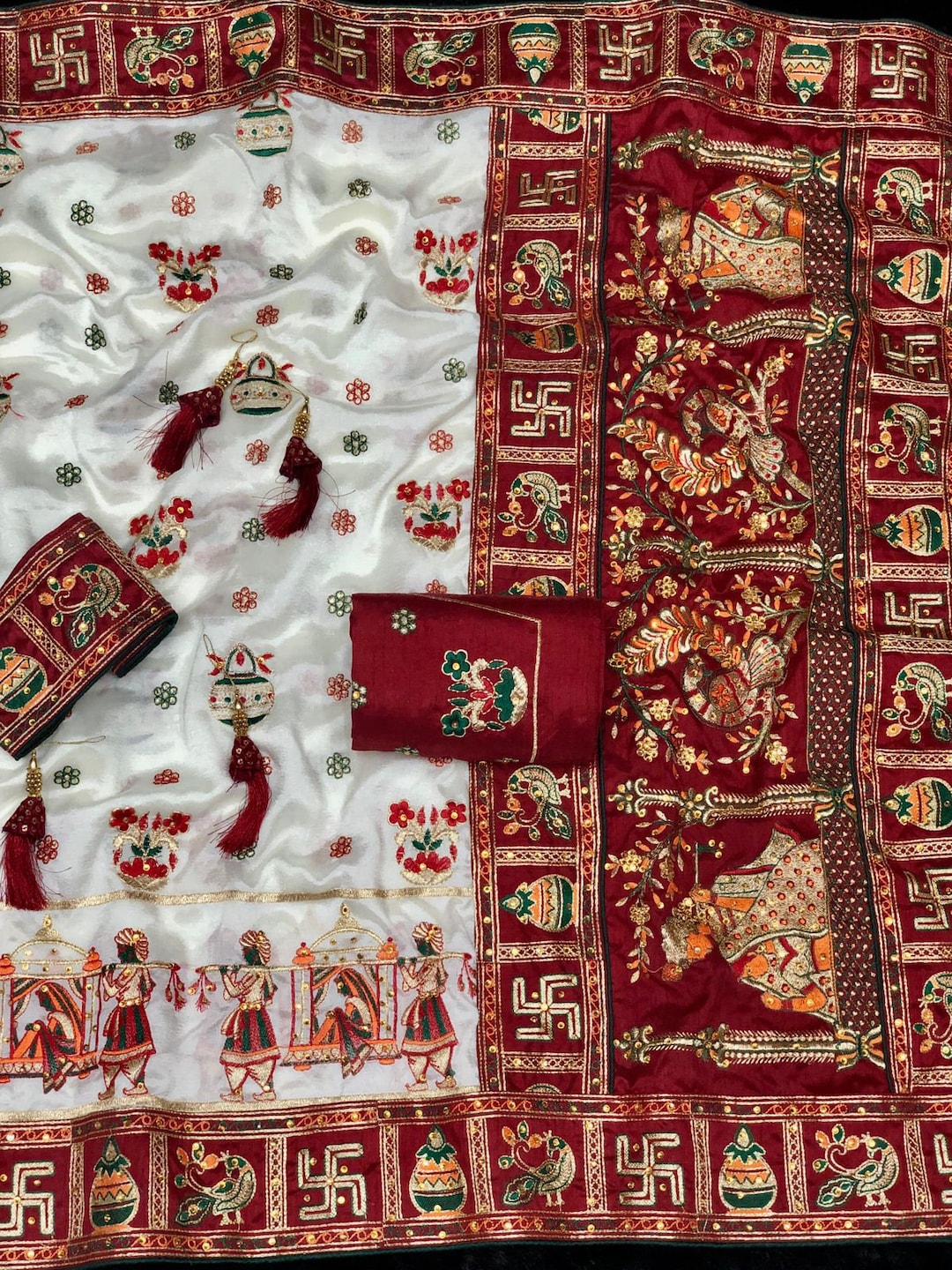 White Wedding Wear Panetar ,soft Silk Saree With Traditional Swastik ...