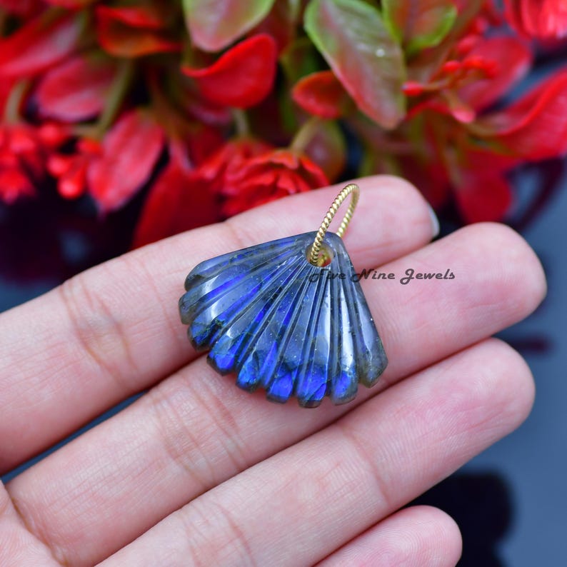 14K Gold Labradorite Shell Pendant, Carved Gemstone Jewelry - Etsy