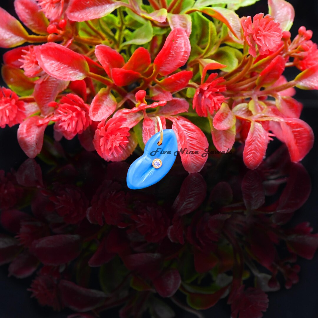 14K Yellow Gold Women Trendy Lips Pendant, All Gemstone Carved Lady ...
