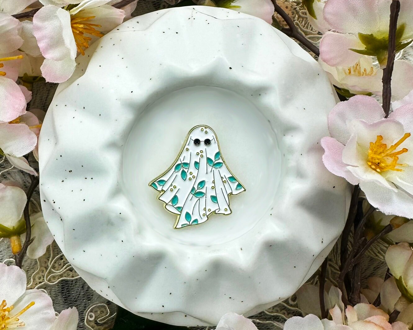 Spooky Ghosts Lovely Enamel Pin Collection Heart Ghost, Halloween Pin ...