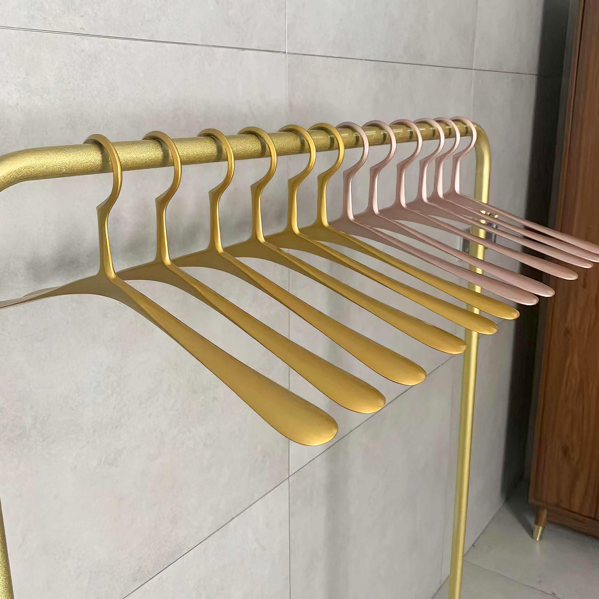 Elegant Swan Neck Shape Aluminum Alloy Clothes Hanger With With Small ...