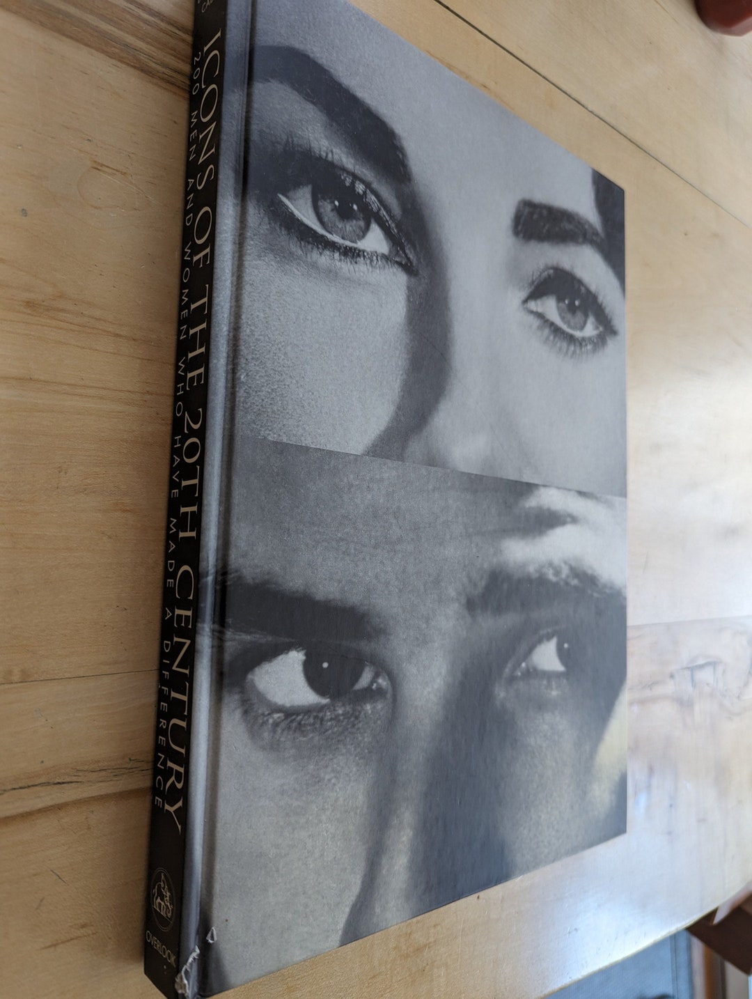 Icons of the 20th Century: 200 Men and Women Who Have Made a Difference ...