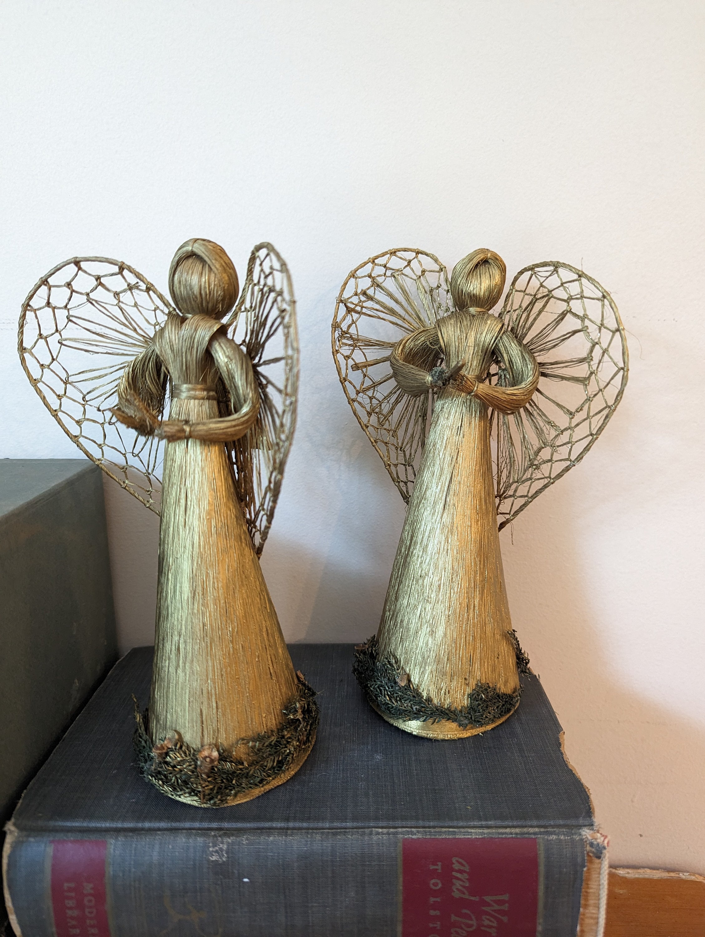 Vintage Set of Two Hand Made Corn Husk Angels Praying, Primitive Gold ...