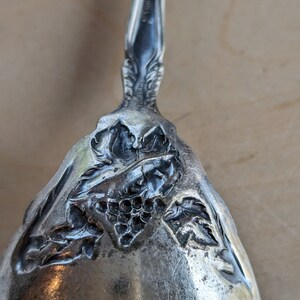 Vintage ONEIDA SILVER 1881 Rogers "la Vigne" Grapes Silver Plate Ornate ...