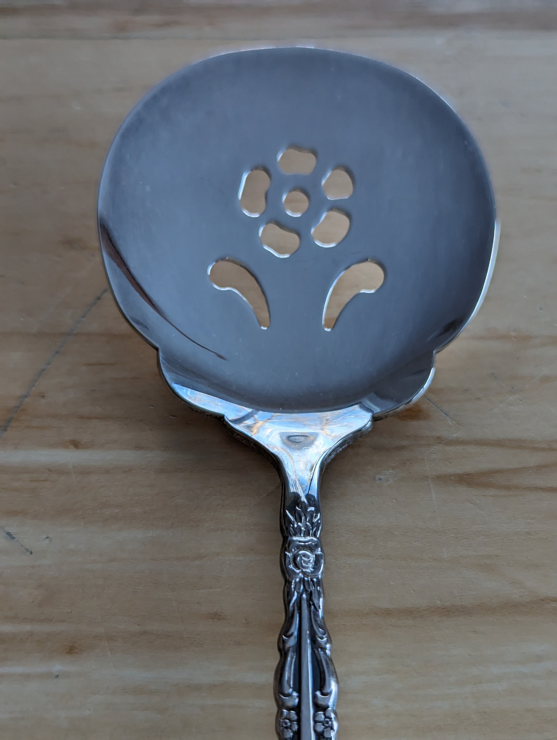 Silverplate 1881 Rogers Oneida Ltd BELLFONTAINE Tomato Server, Silver ...