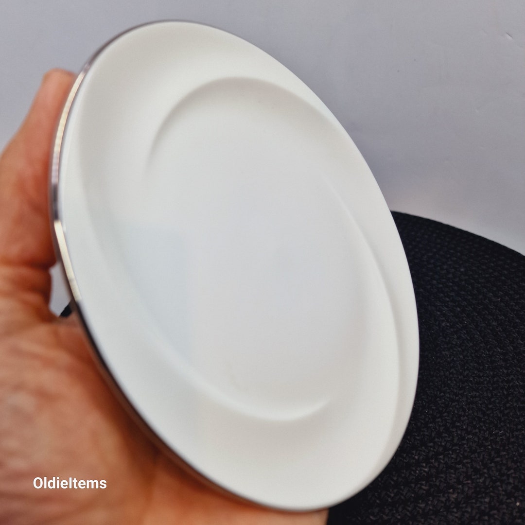 Vintage Wedgwood Mercury Bone China Plate: Silver Trim, Shape 225 (15.5 ...
