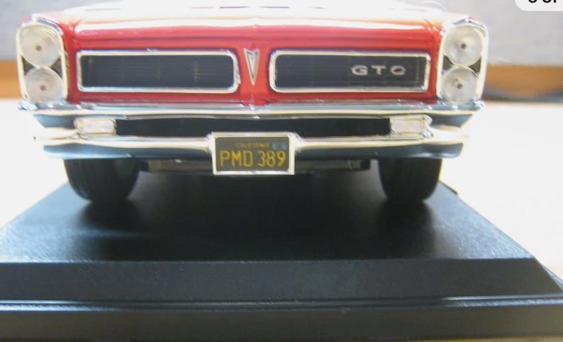 Maisto 1965 Pontiac GTO Hurst Shifter Convertible 1:18 Scale Diecast ...