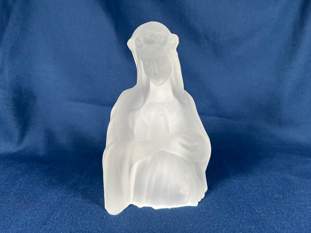 L.E. Smith Satin Glass Praying Madonna/mary Statue - Etsy