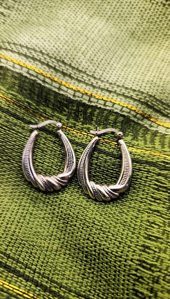 Vintage latch back earrings - Gem