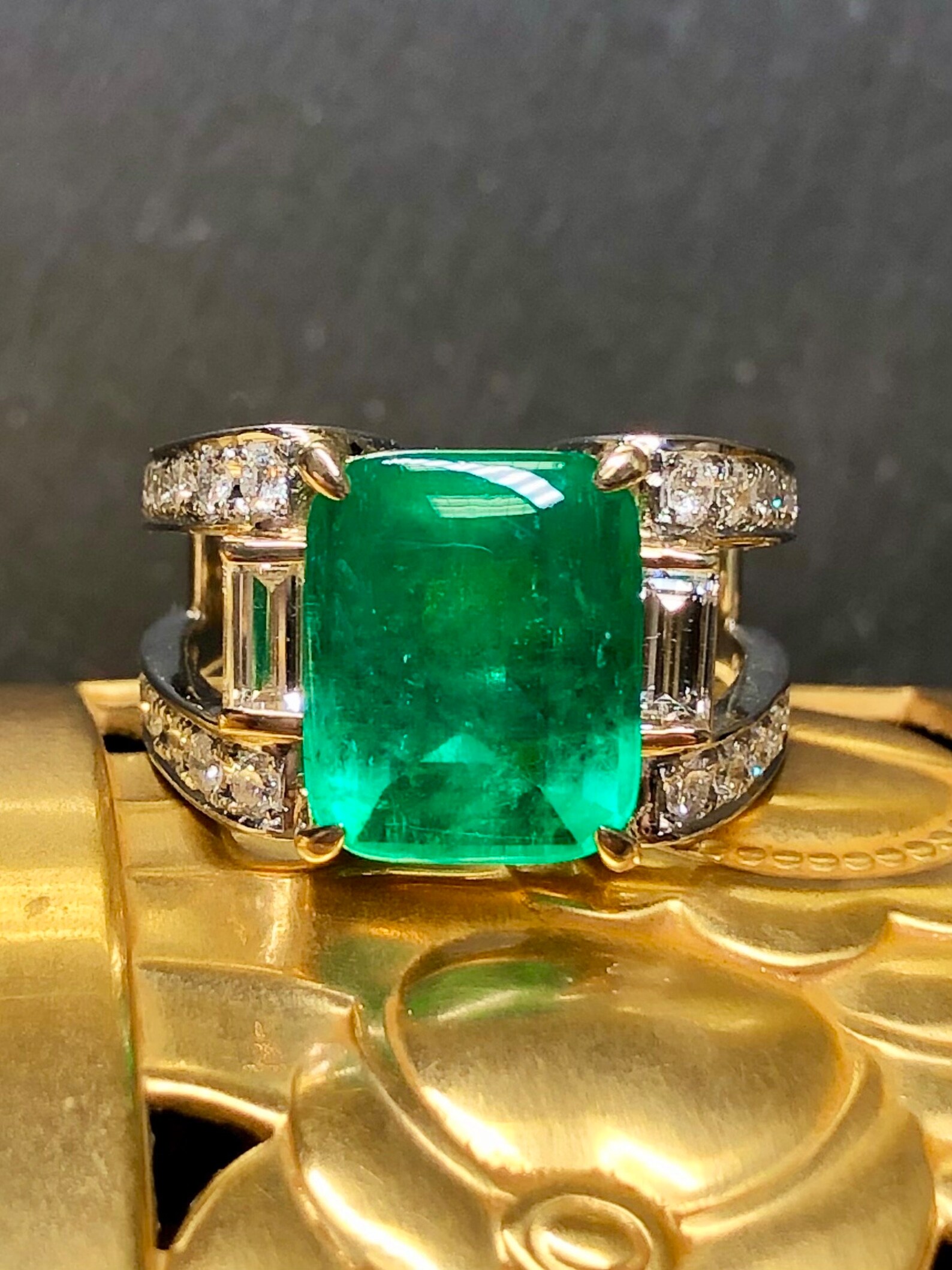 Estate 18K Platinum COLOMBIAN Buff Top Emerald Diamond Ring 6.02cttw ...