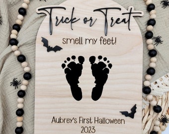 Halloween Footprint Sign, Trick or Treat Smell My Feet, Babys First ...