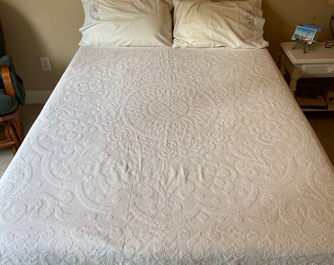 Vintage Bates George Washington Choice Yellow Hobnail Bedspread ...