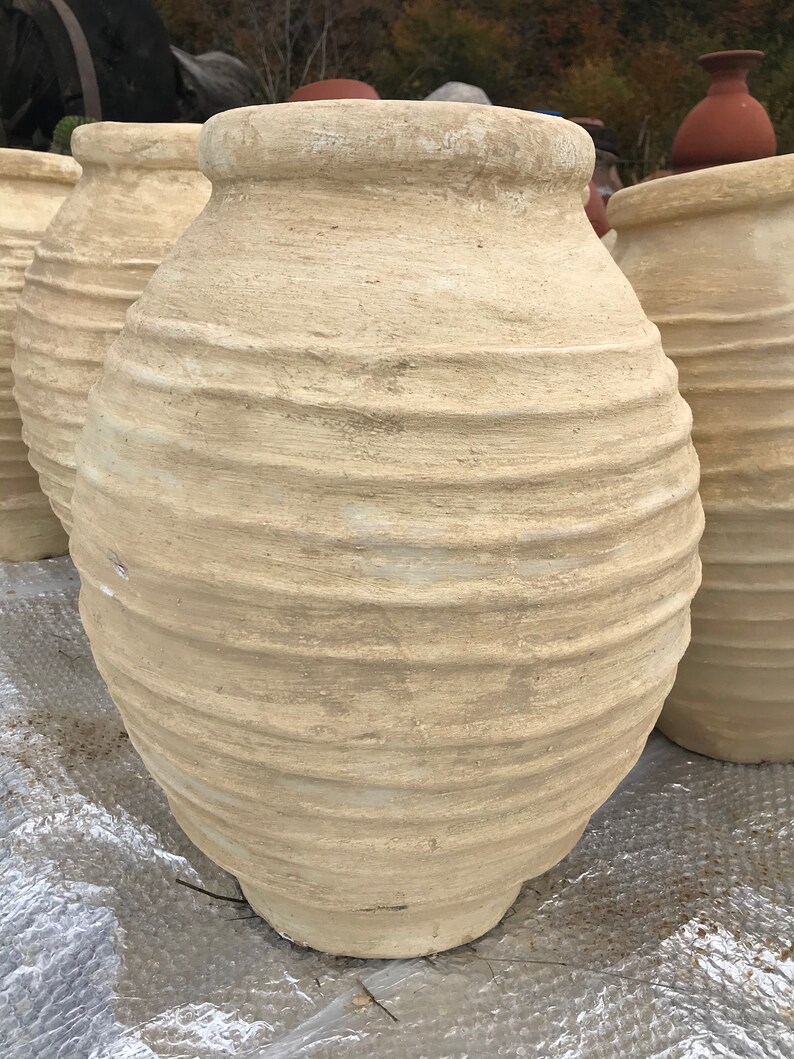 Grande vecchio vaso di argilla, vecchie ceramiche di terracotta ...