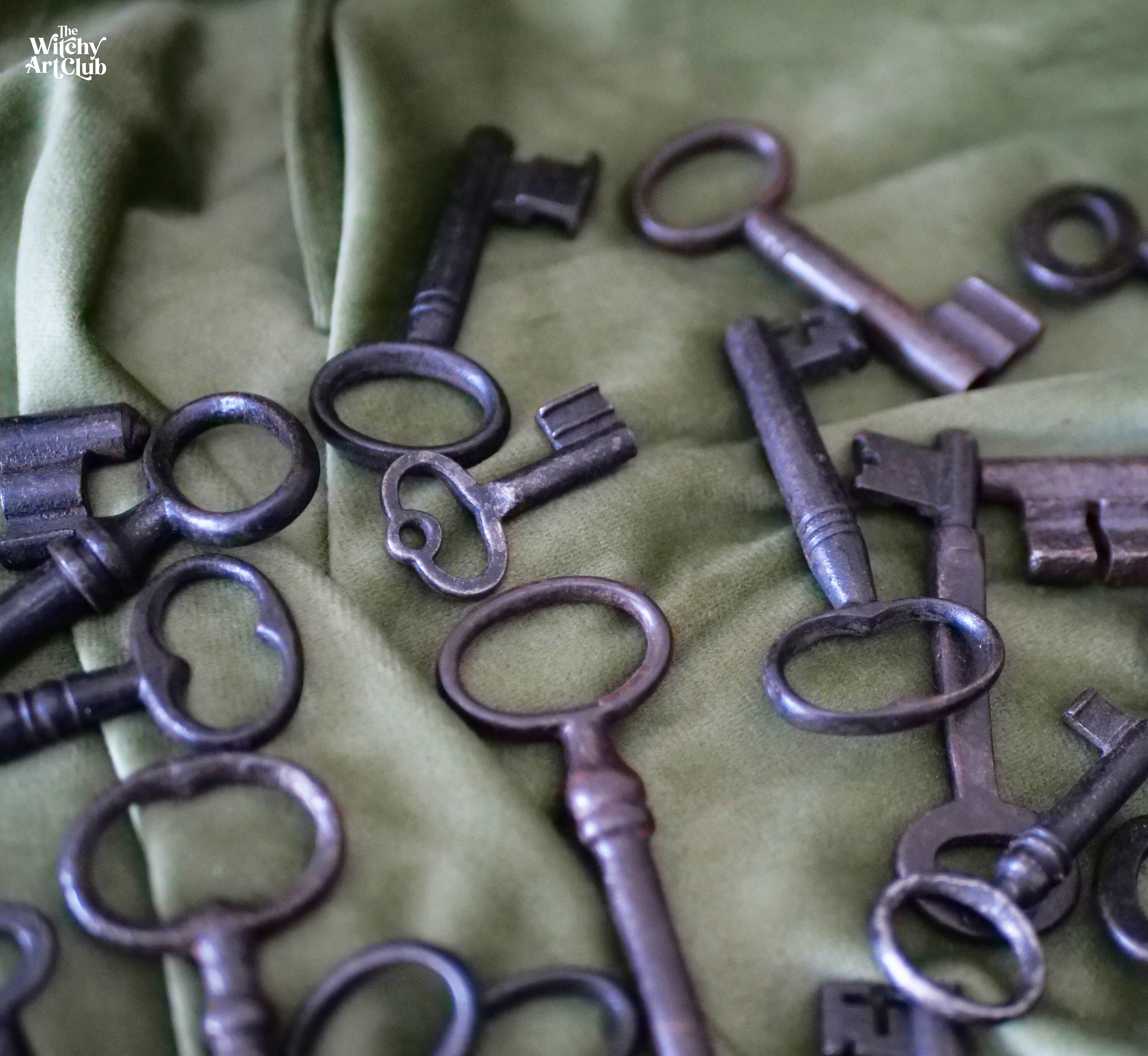 Vintage Skeleton Keys for Altar Space Hekate Symbol - Etsy Canada