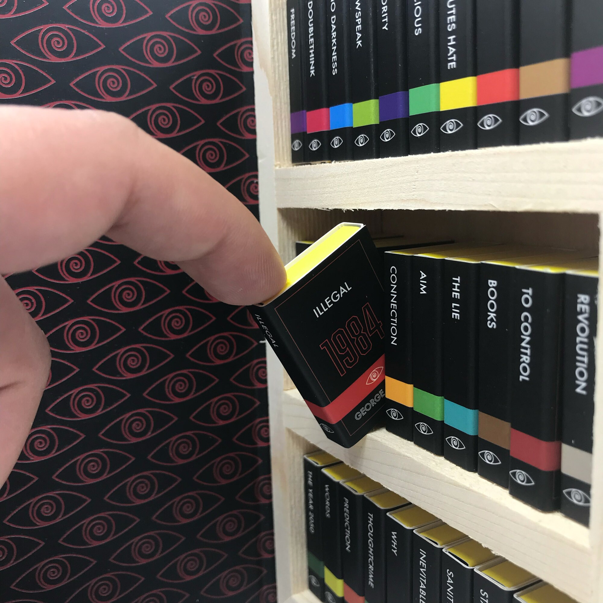 George Orwell 1984 Chocolate Library, There Are 30 Pieces of Chocolate ...