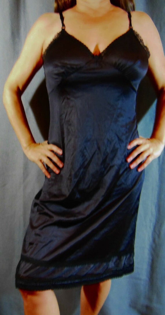 Gorgeous Sears Black Satiny Slippery Nylon Lacy Snip-… - Gem