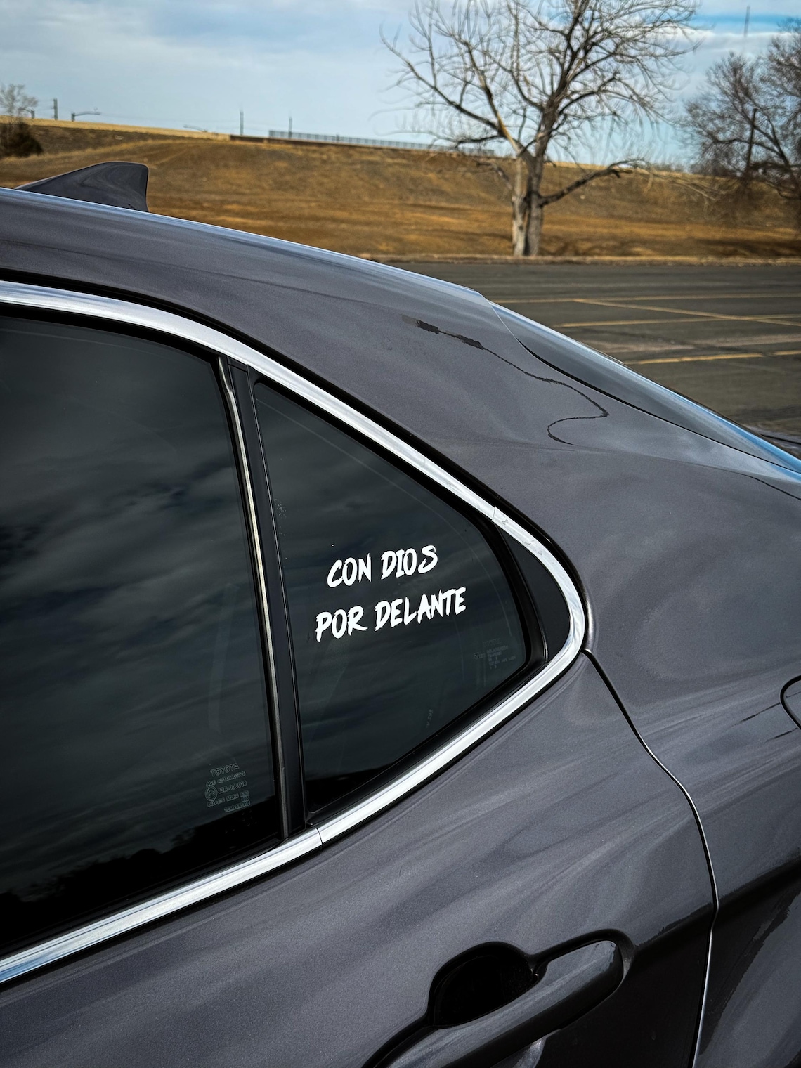 Con Dios Por Delante Vinyl Decal - Car Window Decal - Bumper Sticker - Religious Vinyl Sticker ...